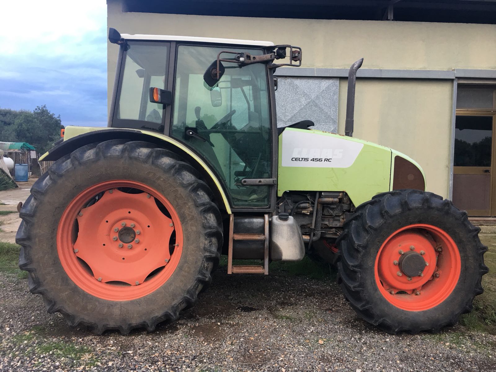 trattore Claas modello Celtis 456 RC